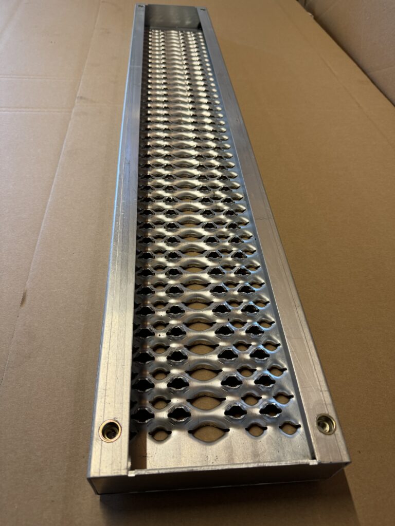 Peterbilt Aluminum DPF Step - Larosa Truck Equipment