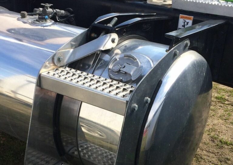 Peterbilt Fuel Tank Step Kit - Larosa Truck Equipment