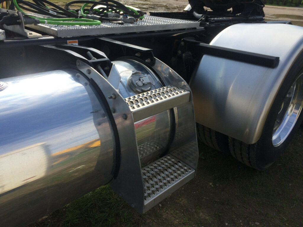 Peterbilt Fuel Tank Step Kit - Larosa Truck Equipment
