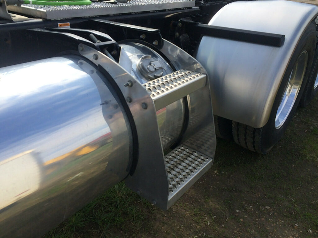 Peterbilt Fuel Tank Step Kit - Larosa Truck Equipment