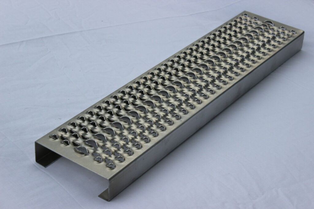 Peterbilt Custom Step - Larosa Truck Equipment