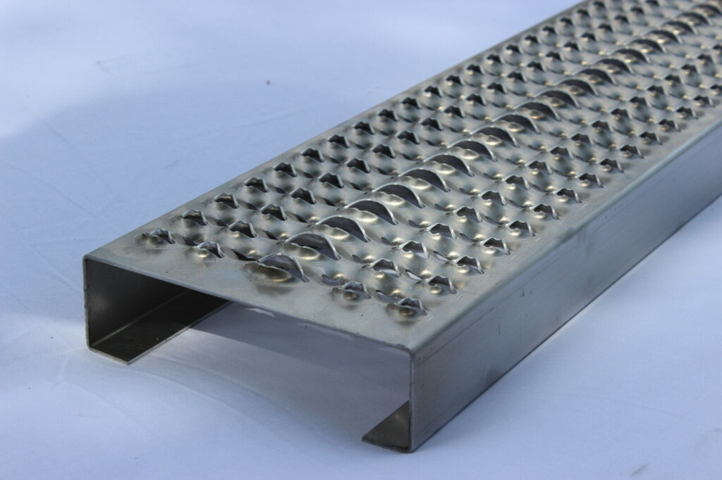 Peterbilt Custom Length Step - Larosa Truck Equipment