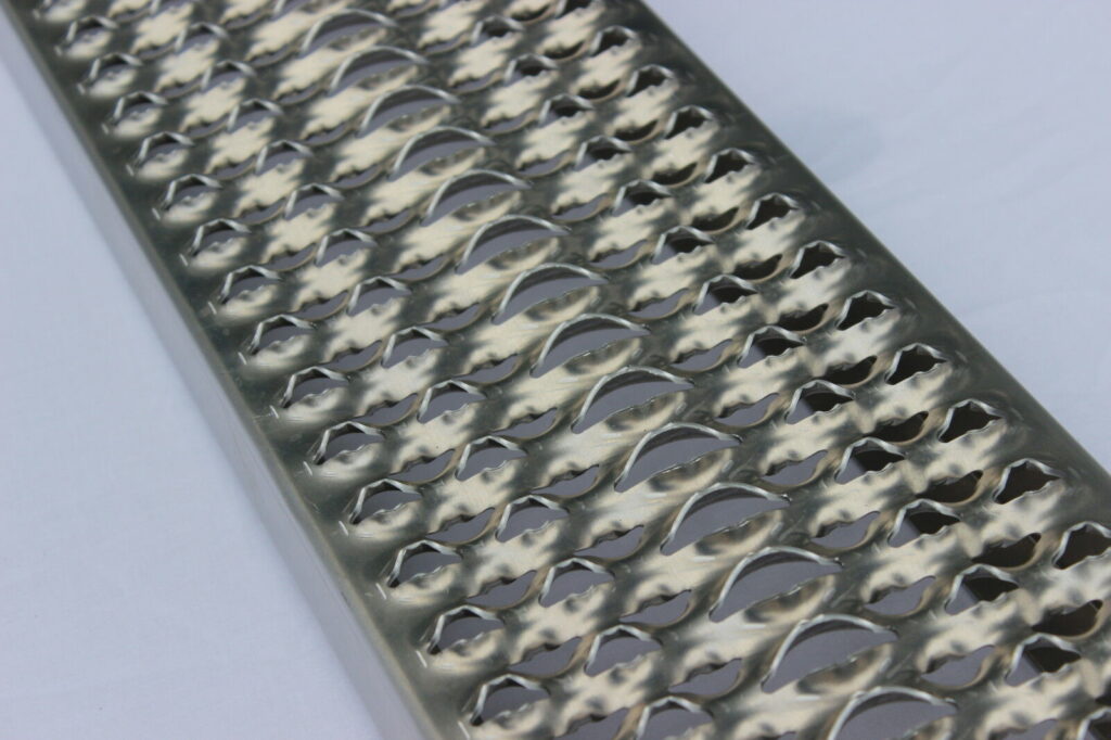 Peterbilt Custom Length Step - Larosa Truck Equipment